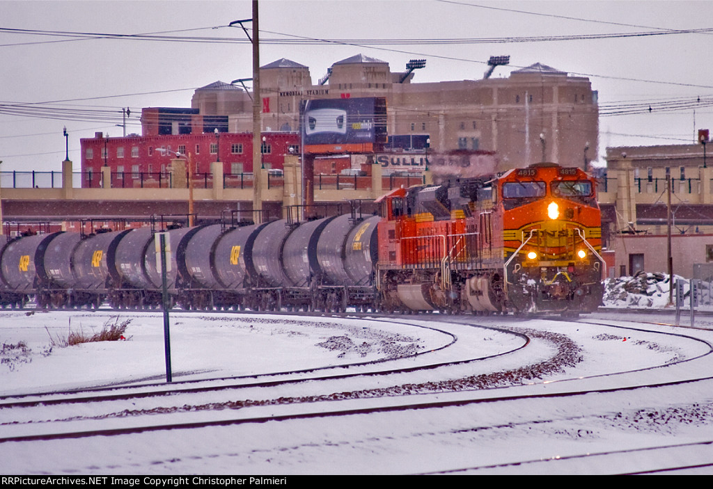 BNSF 4815 Leads H-WLMLIN1-29